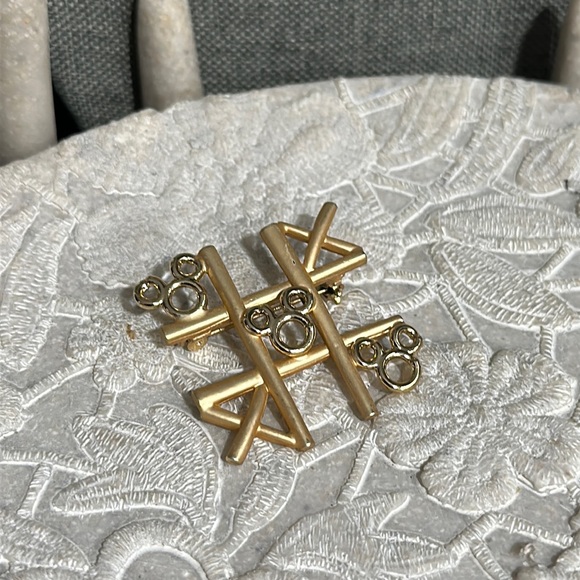 Disney | Jewelry | Rare Vintage Disney Tic Tac Toe Pin | Poshmark